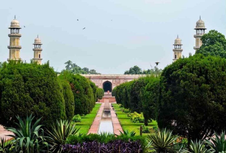 The Most Popular Routes from the UK to Pakistan Explained - NetVol